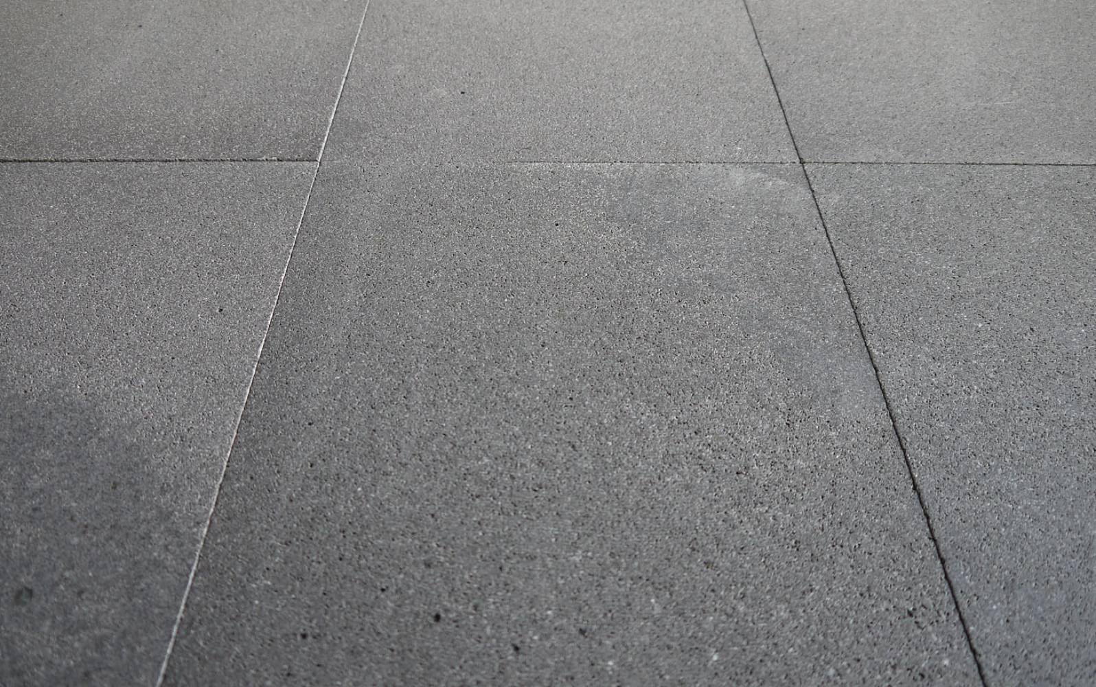Basalt Naturstein - moderne Terrassenplatten 40x60