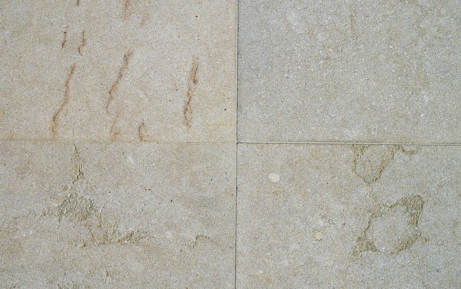 Moderne Fliesen aus Kalkstein grau für Boden und Bad